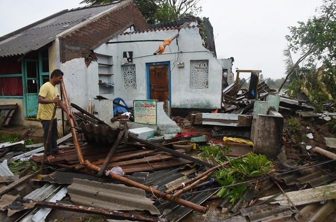 Cyclone ‘Gaja’: 13 dead, 82,000 evacuated, havoc in South – Way2Barak