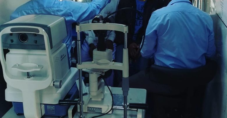 ভ্যান তো নয়, যেন চক্ষু বিশেষজ্ঞের চেম্বারUnique van: Ophthalmology ...