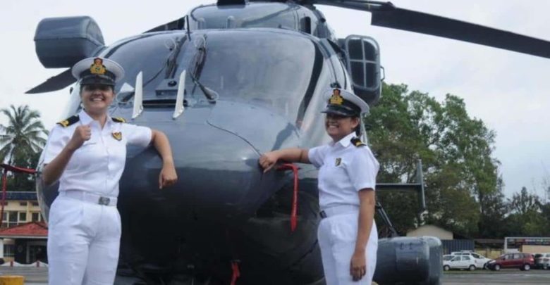 A historic 1st: 2 women officers to operate helicopters from Navy ...